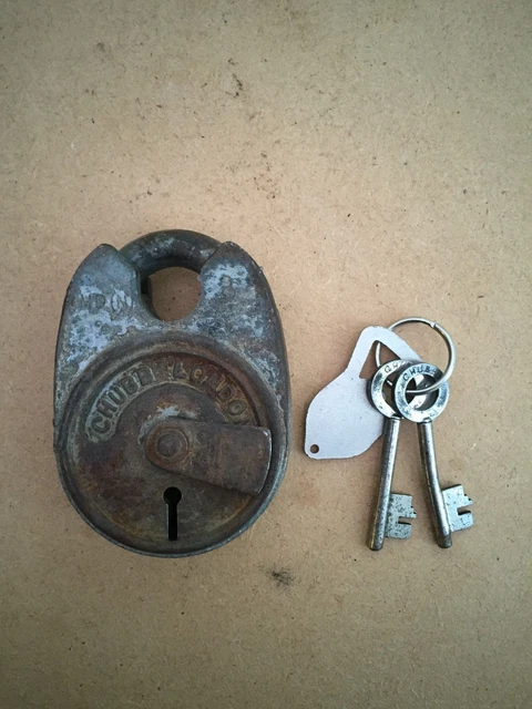 VINTAGE LARGE CHUBB London 869 Padlock Heavy Duty Battleship With 2 ...