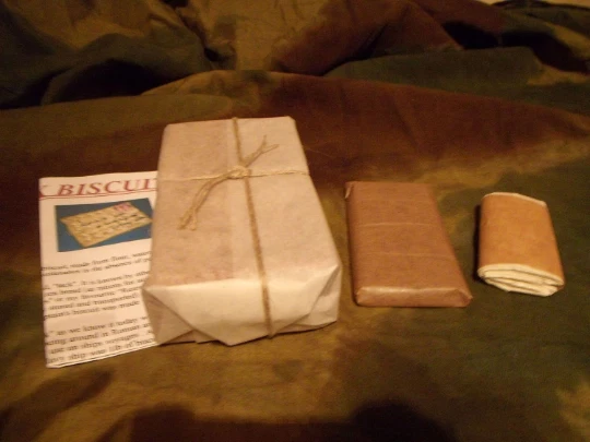 RATION-SET-HARD-TACK,BISCUITS,CHOCOLATE,TOILET-ROLL-WW1 / WW2- Perfect ...