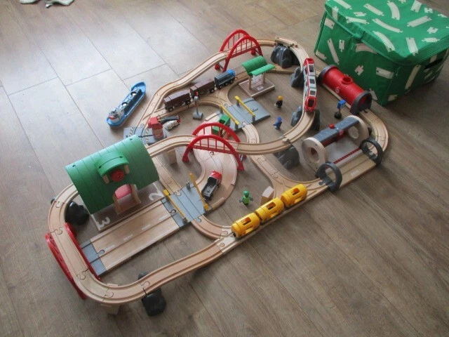 WOODEN THOMAS THE tank engine/brio deluxe train set wooden railway £100 ...