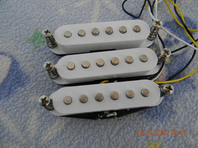 SQUIER BULLET STRATOCASTER Pickups, White Covers, All Screws & Springs ...