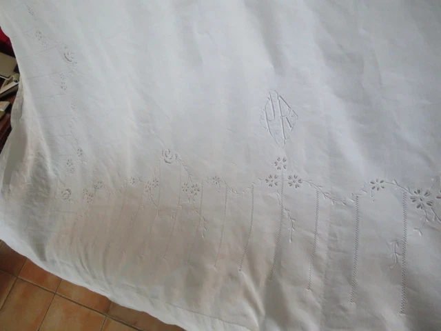 ANCIEN TRÈS GRAND drap brodé en lin de fleur monogramme PR 234 cm large ...