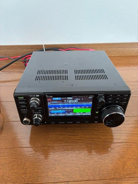 ICOM 7300M HF +50MHz SSB/CW/RTTY/AM/FM 50W con sintonizzatore antenna ...