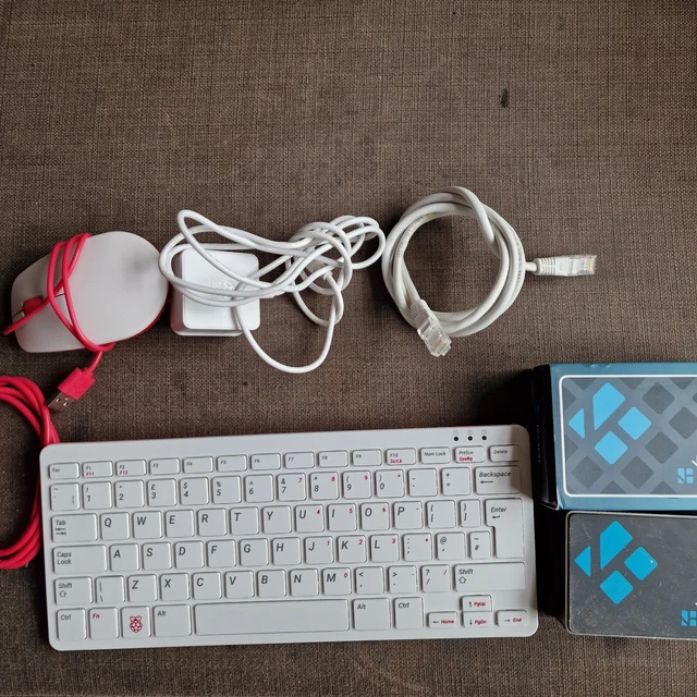 RASPBERRY PI 4 Model B - 4GB RAM Starter set (32GB SD Card, Charger ...