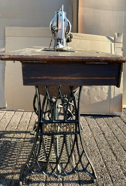 ANTIKE NÄHMASCHINE KAYSER (J) mit Tisch, Anleitung und Zubehördose EUR 150,00 - PicClick DE