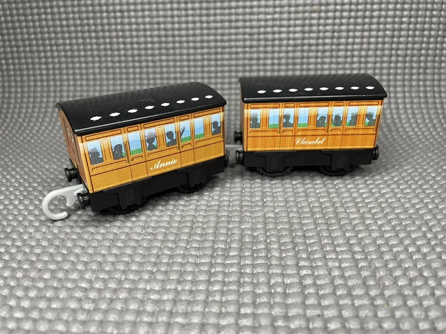 THOMAS TRACKMASTER REVOLUTION Annie And Charabel Coaches Carriages x2 £ ...