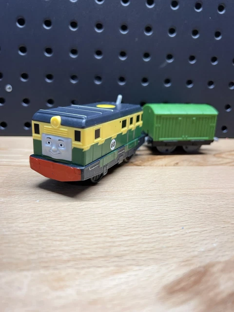 THOMAS & FRIENDS Trackmaster Motorized Philip Engine 2013 W/ Cargo Car ...