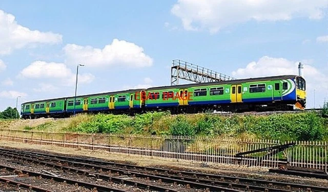 PHOTO CLASS 150 Sprinter 2-Car Dmu No 150 117 At Tyseley Of London ...