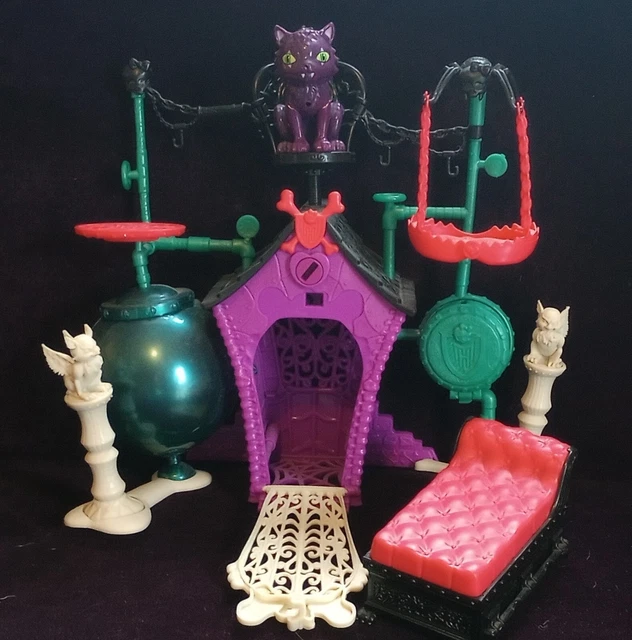 MONSTER HIGH SECRET Creepers Crypt And Crescent Playset 2013 £10.00 ...