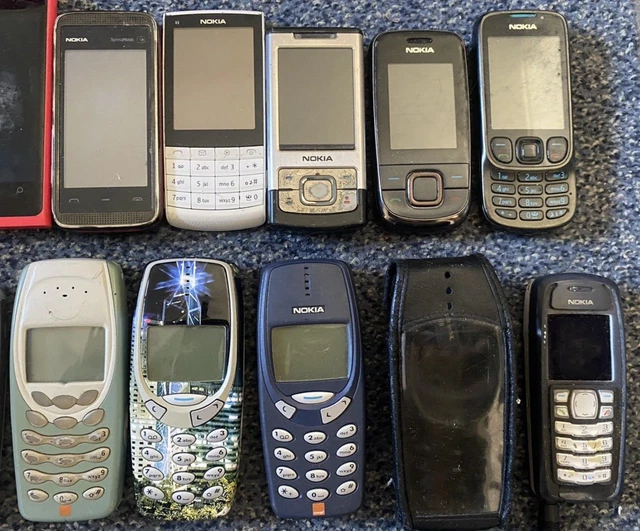 LOT 18 TÉLÉPHONES portable vintage NOKIA (3310 etc...) HS à réparer pour pièces EUR 25,00 ...