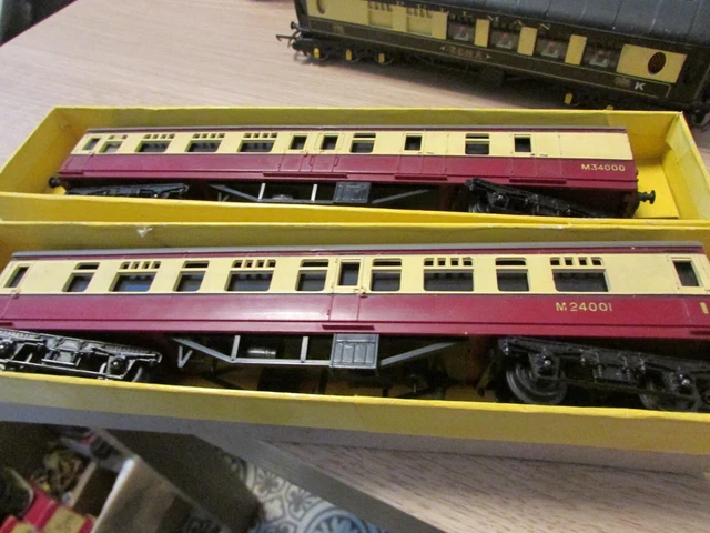 2 X TRIANG Coaches R28-220 and R29-221 very clean £10.00 - PicClick UK