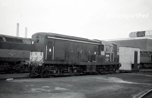 BRITISH RAILWAYS D8229 - Doncaster - 35mm Photographic Slide c/w ...