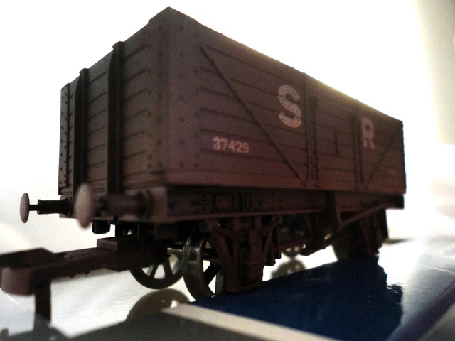 DAPOL 'SR' SOUTHERN Railway 7 Plank Wagon. Brown. Weathered 4F-071-008 ...