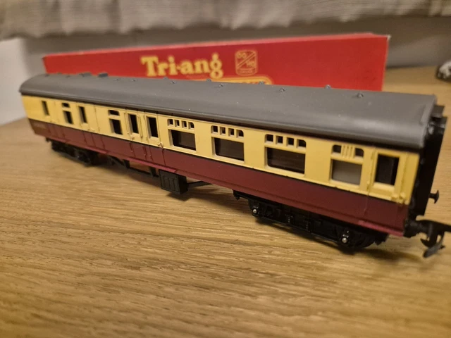 TRI-ANG R.28 BR Main Line Brake 3rd Coach. OO Gauge £7.58 - PicClick UK