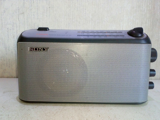 SONY ICF-703L - FM / MW / LW 3 Band Portable Personal Radio - Silver ...