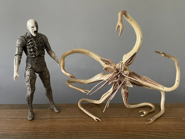 PROMETHEUS TRILOBITE VS Battle Damaged Engineer Action Figure Set Neca ...