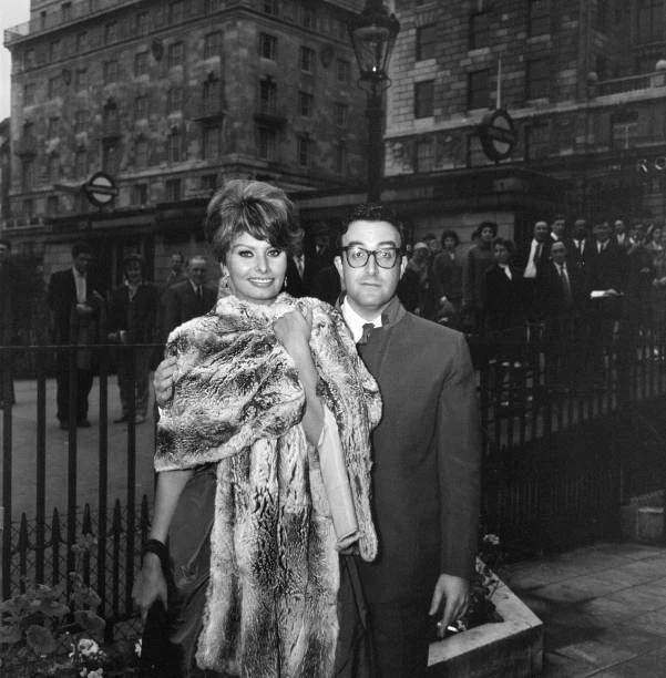 SOPHIA LOREN AND Peter Sellers in the film 'The Millionairess' 1960 OLD ...