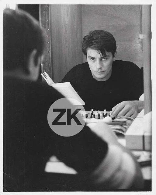 ALAIN DELON JEU ECHECS Chess Candid Miroir Mirror Photo 1950s EUR 440 ...