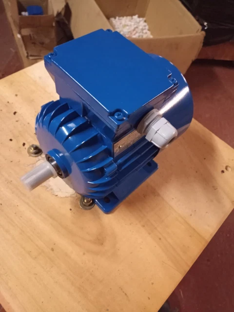 INVERTER CONTROLLED PANEL mounted 0.37kW 1/2HP Electric Motor 3 ph 240v ...