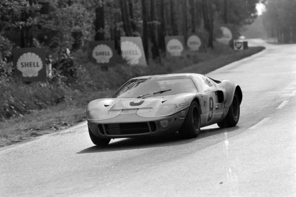 Pedro Rodriguez Lucien Bianchi Ford Gt40 Le Mans 1968 Old Motor Racing