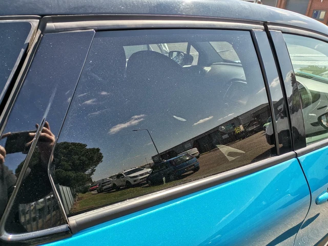 RENAULT CAPTUR 2013-2019 RH UK Drivers Rear Door Window Drop Glass £35. ...