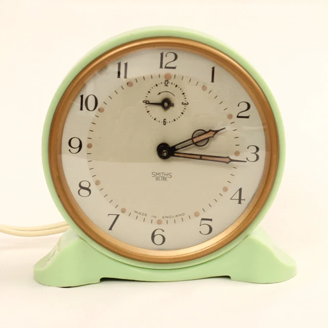 VINTAGE RETRO SMITHS Sectric Art Deco Bakelite Clock in Mint Green $59. ...