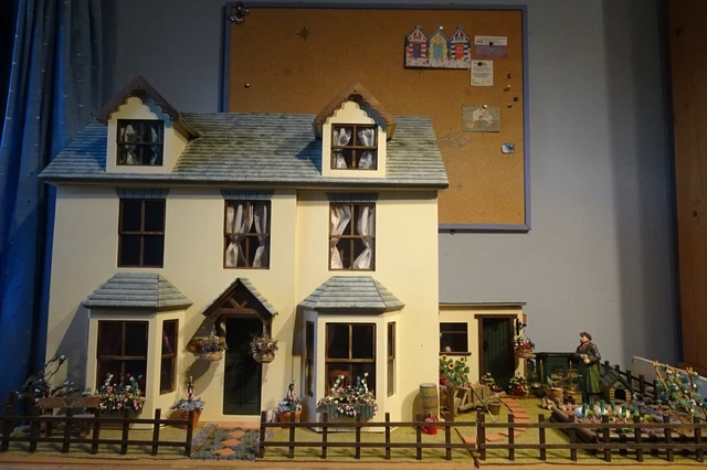 COMPLETE DOLL'S HOUSE fully furnished. £363.70 - PicClick UK
