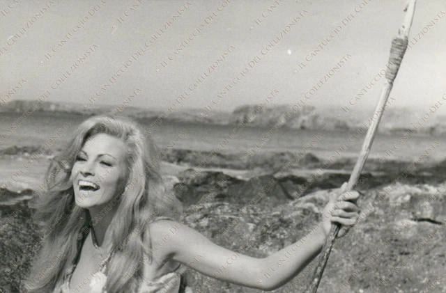 1966 RAQUEL WELCH Movie One Million Years B.C. Don CHAFFEY Photo £15.37 ...