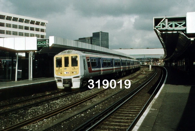 CLASS 319 (319-019) train 35mm slide Kodak Feb 1993 @ East Croydon (ref ...