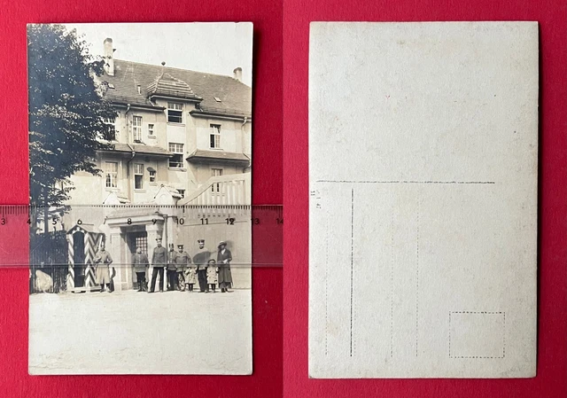 MILITÄR FOTO AK DÖBELN um 1910 Kaserne mit Wache Soldaten Typen ( 131254 EUR 24,99 - PicClick DE