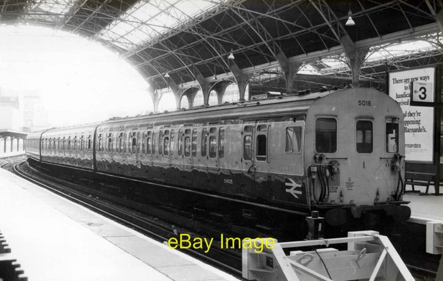 PHOTO RAILWAY 6X4 EMU Class 415/1 4EPB 1951 stands at Victoria 18/4 ...