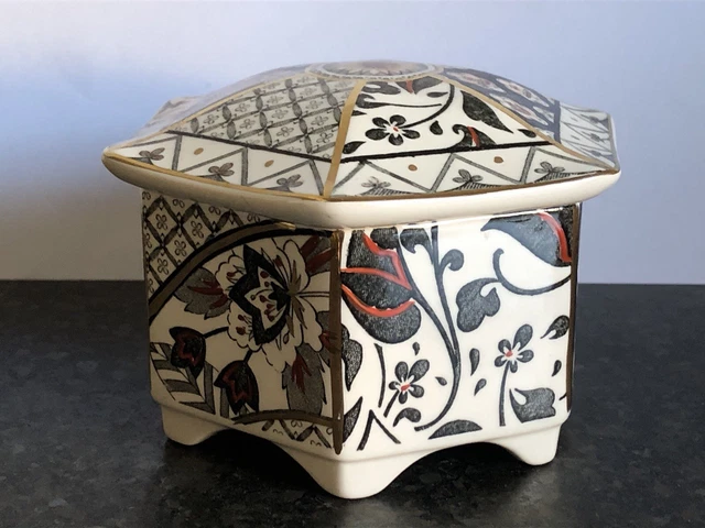 STUNNING ANTIQUE MASONS Ironstone Appliqué Pattern Hexagonal Lidded Box ...