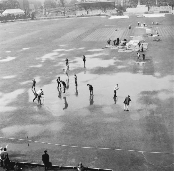 MOPPING UP OPERATIONS Begin At The Oval Kennington London 1968 Old ...