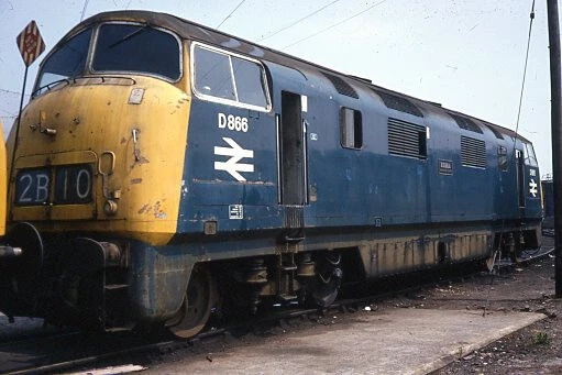 ORIGINAL COLOUR SLIDE of D866 BR Warship class diesel hydraulic loco £7 ...