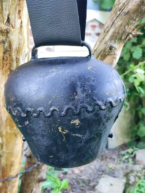 ANCIENNE CLOCHE A Vache En Laiton Martele Avec Son Collier French Cow Bell EUR 40,00 - PicClick IT