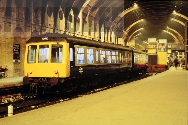 35MM SLIDE BR British Railways DMU Class 108 53617/53633 York 1986 Orig ...