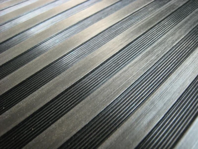 DELTA MART WIDE RIBBED RUBBER FLOORING Wide:1.2m Thickness:3mm £14.99 ...