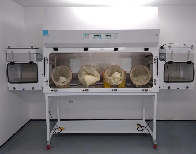 ENVAIR PHARMASSIST POSITIVE Pressure Isolator Glovebox Workstation Lab ...