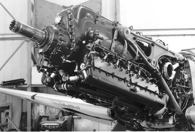 WW2 WWII PHOTO World War Two / German Luftwaffe Me109 Engine Diamler ...