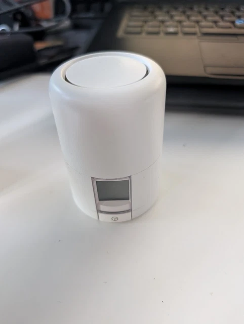 HIVE SMART HEATING Thermostatic Radiator Valve (TRV) - With 3 Adapters ...