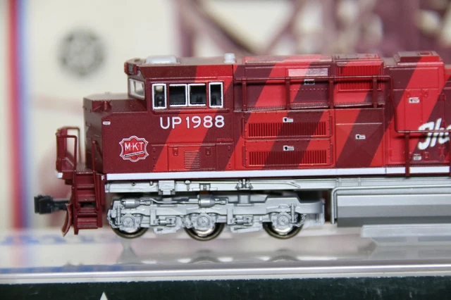 KATO DIESELLOK EMD SD70ACe Union Pacific (MKT Heritage) #1988 DCC EUR 9 ...