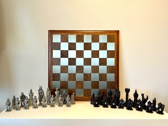ROYAL SELANGOR WAR of the Rings Chess Set - Lord of the Rings - Graeme ...