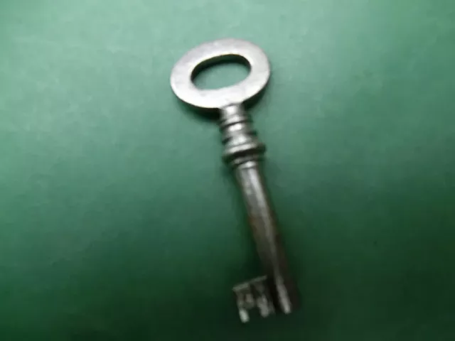 ALTE SCHLÜSSEL - kleiner alter Möbelschlüssel - Schrankschlüssel -Hohlschlüssel EUR 3,40 ...