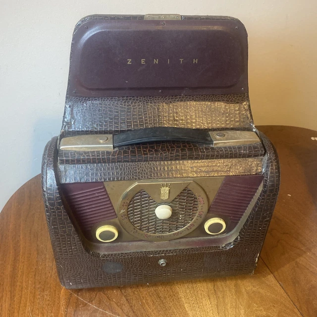VINTAGE ZENITH H503Y Portable AM Vacuum Tube Radio Powers On With A ...