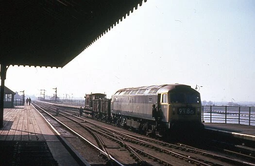 ORIGINAL COLOUR SLIDE of D1864 BR class 47 diesel loco £4.99 - PicClick UK