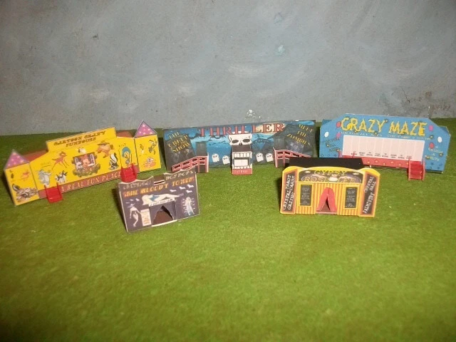 FAIRGROUND MODEL OO Scale Model Railway Funfair 00 Gauge Set 3 Built £ ...