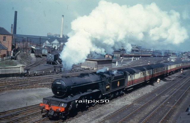RAILWAY TRAIN SLIDE. 177.14. V2 class steam loco 60914. Doncaster. 1958 ...
