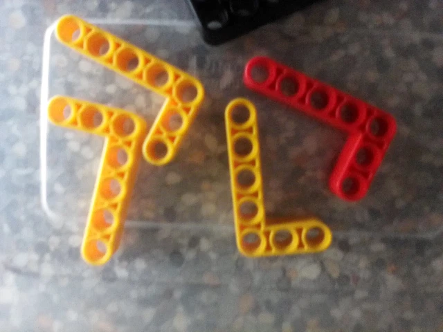 LEGO TECHNIC PART 32526 3x5 beam bent 90deg x5 mixed colours (e 32) £2. ...