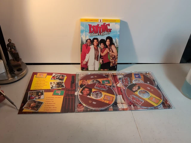 LIVING SINGLE - The Complete First Season - 2006 4-Disc DVD Set ...