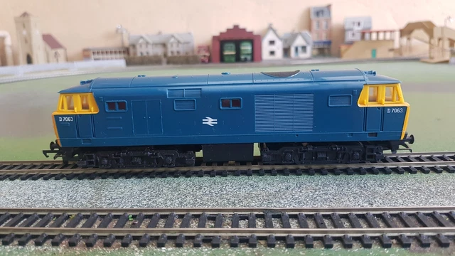 HORNBY OO GAUGE R758 Class 35 Hymek, D7063, BR blue, pristine, boxed ...