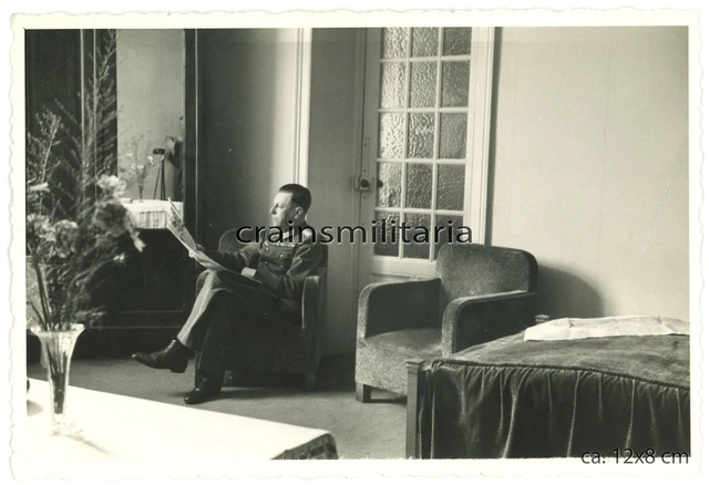 ORIG. FOTO 9.ID Oberst Paul Danhauser mit Zeitung Frankreich 1940 ...